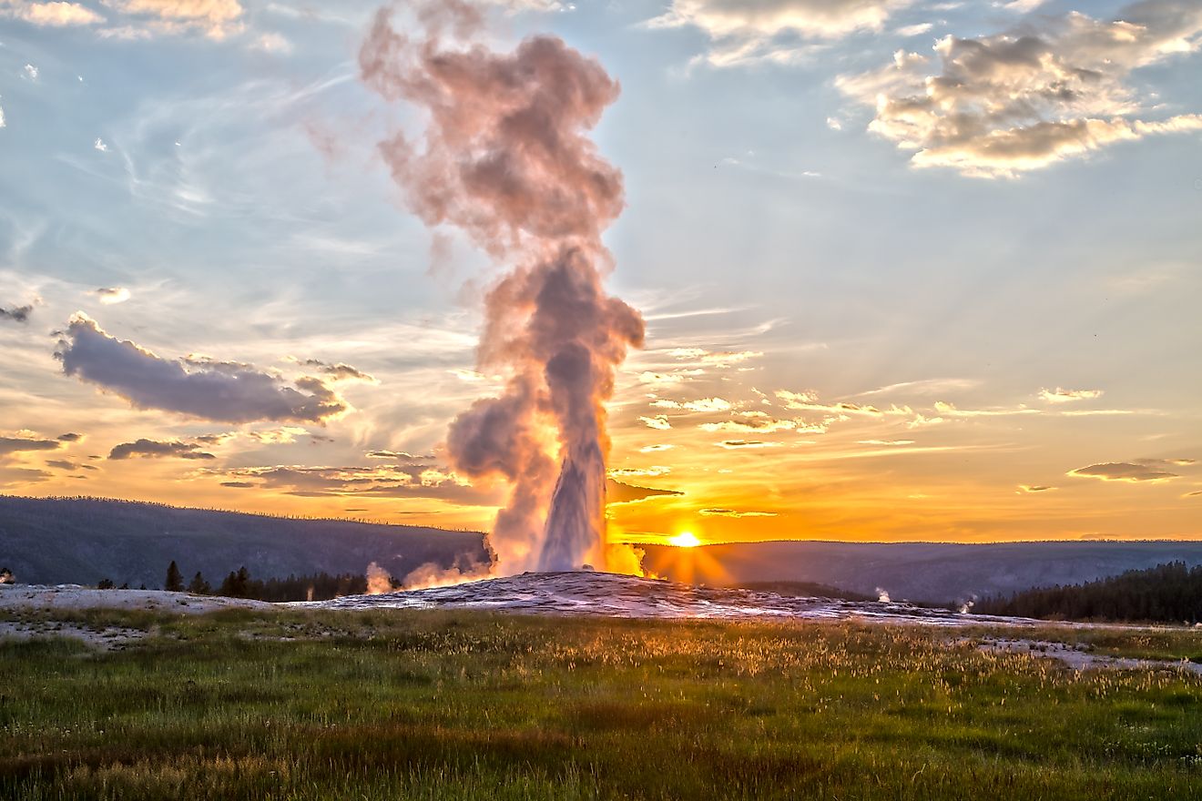The 5 Largest Geysers in the US - All About America